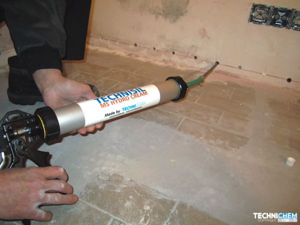 Gel d'injection (crème) pour le traitement des murs humides